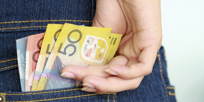 Five Tips To Keep You From Spending All Your Cash · Student Edge News