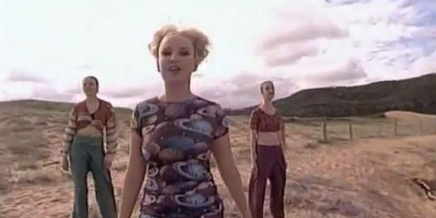 See Sia Sing On Home And Away... In 1997 · Student Edge News