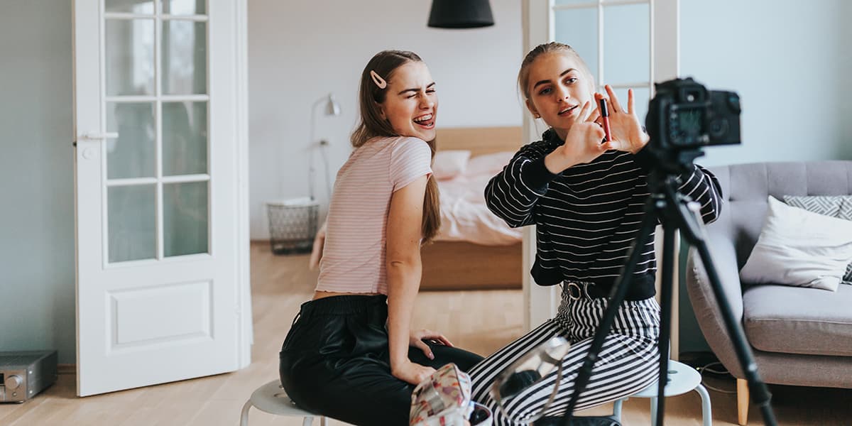 How to Film, Edit and Upload a YouTube Vlog · Student Edge News