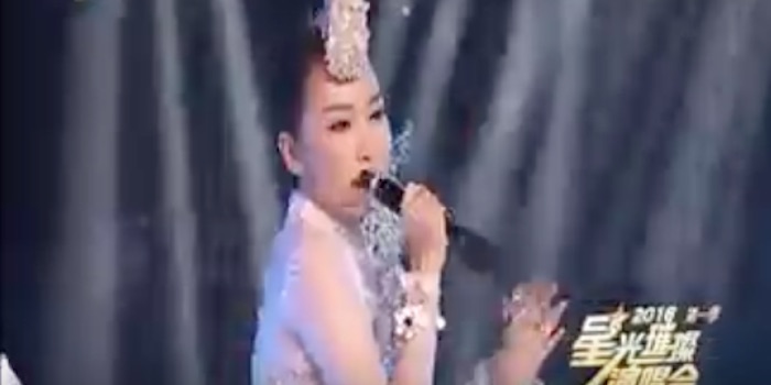 Lip Sync 101: Hold Your Mic The Right Way Up, Unlike This Chinese ...